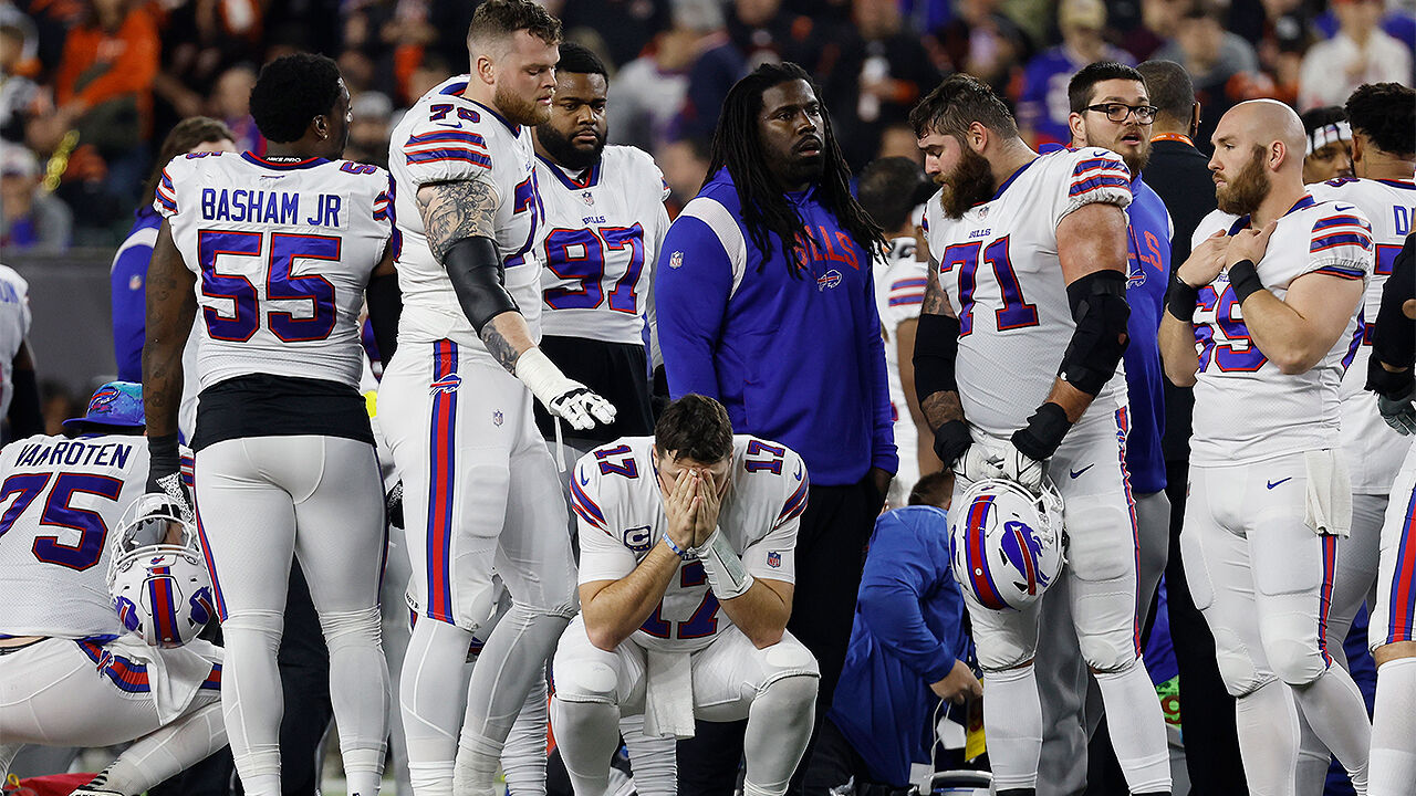 NFL: Bills-Spieler Hamlin bricht zusammen, muss reanimiert werden NFL: Bills-Spieler Hamlin bricht zusammen, muss reanimiert werden