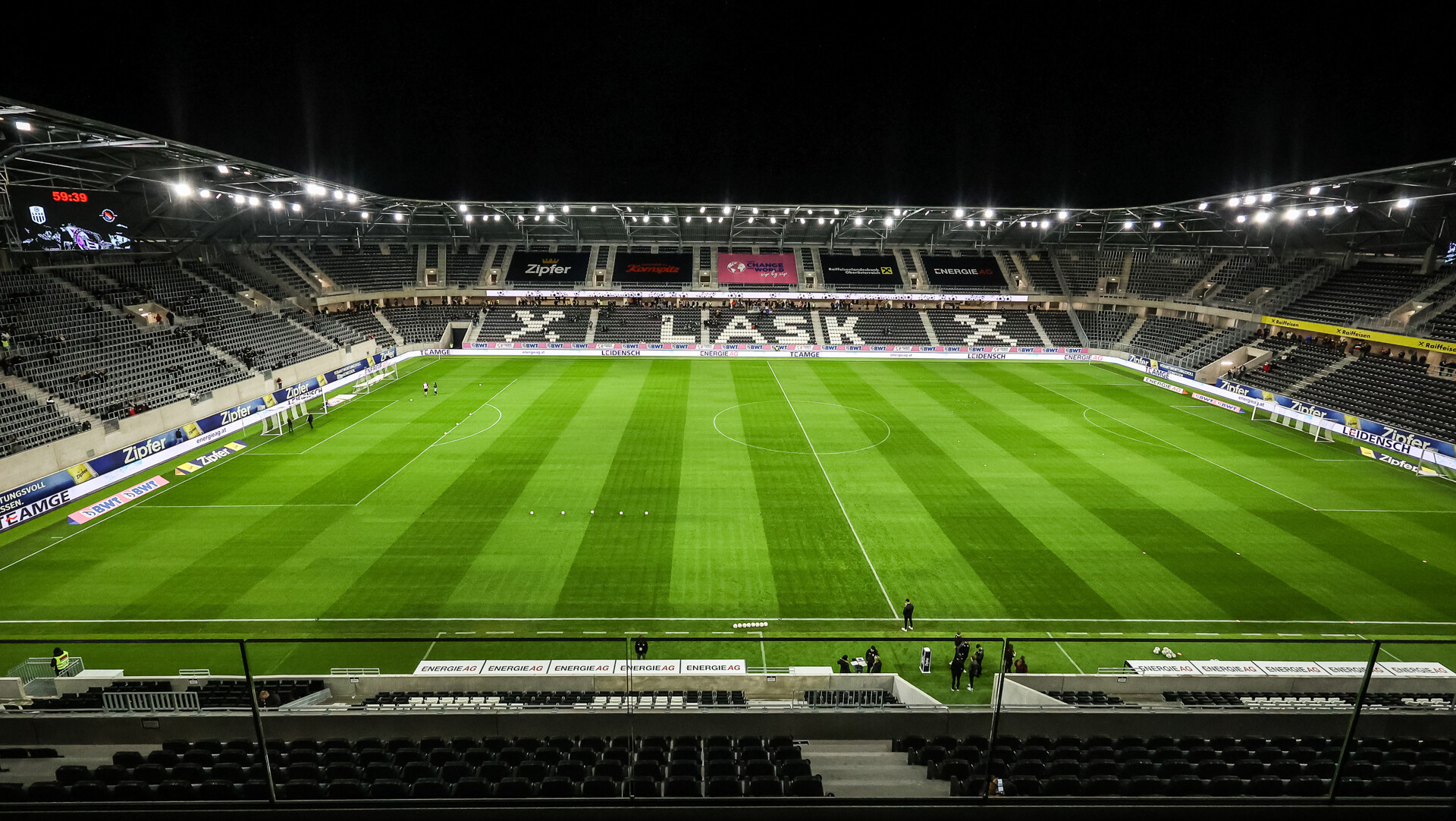 Leere Plätze bei Stadioneröffnung: LASK-Fans kritisieren Angebot