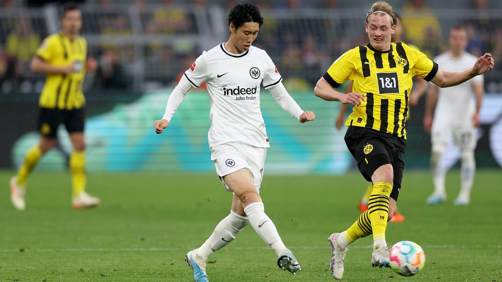 Doch nicht Dortmund? Kamada in Gesprächen mit CL-Viertelfinalist