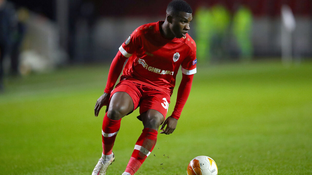Rechtsverteidiger Aurelio Buta geht zu Eintracht Frankfurt Rechtsverteidiger Aurelio Buta geht zu Eintracht Frankfurt