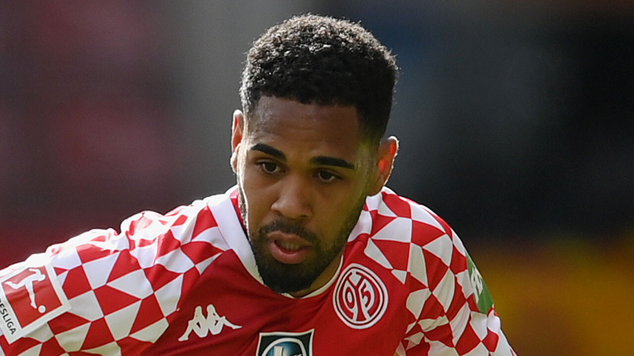 Erfolgreiches Debüt von Philipp Mwene für PSV Eindhoven - Fussball ...