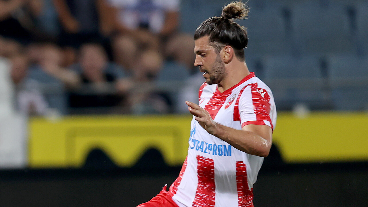 Aleksandar Dragovic trifft für Roter Stern Belgrad