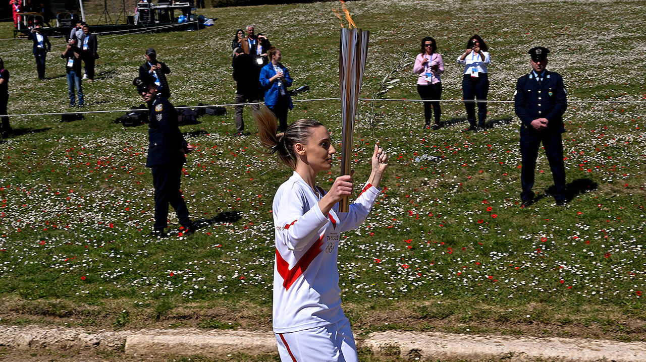 Wegen Zuschauern: Olympischer Fackellauf abgebrochen Wegen Zuschauern: Olympischer Fackellauf abgebrochen