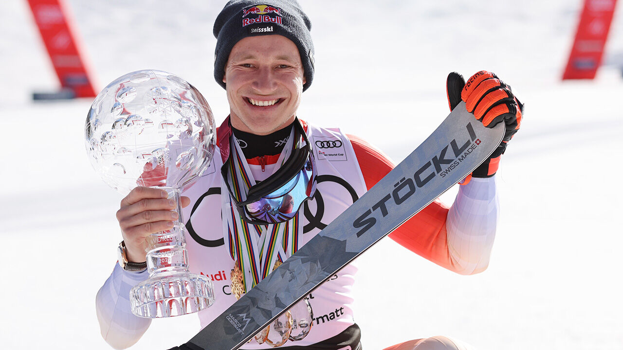 Stöckli würdigt Erfolge von Marco Odermatt mit speziellem Ski Stöckli würdigt Erfolge von Marco Odermatt mit speziellem Ski