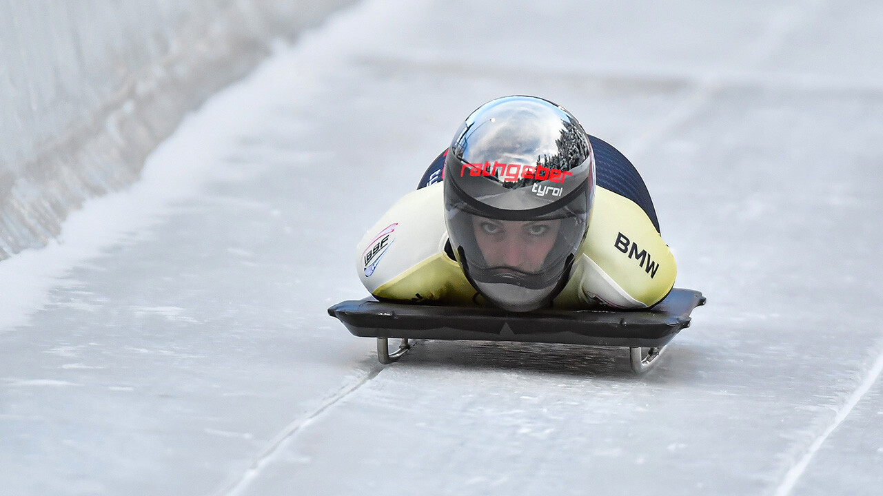 Skeleton: Janine Flock beim Heimweltcup in Igls am Podest