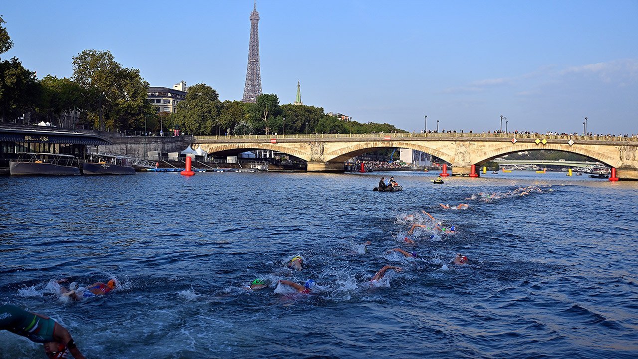 Schwimmen in der "Kloake" Seine: "Augen zu und durch..."